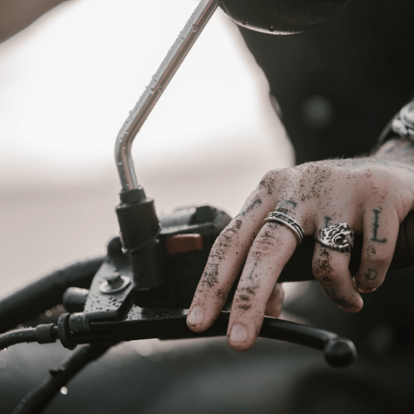 Mastering Safe Motorcycle Braking Techniques for Enhanced Road Safety